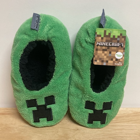 Mojang | Shoes | Minecraft Mojang Creeper Plush Novelty Snuggle Toes ...